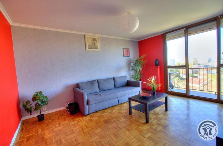 102 M² Gîte ∙ 4 Chambres ∙ 6 Personnes - Bron