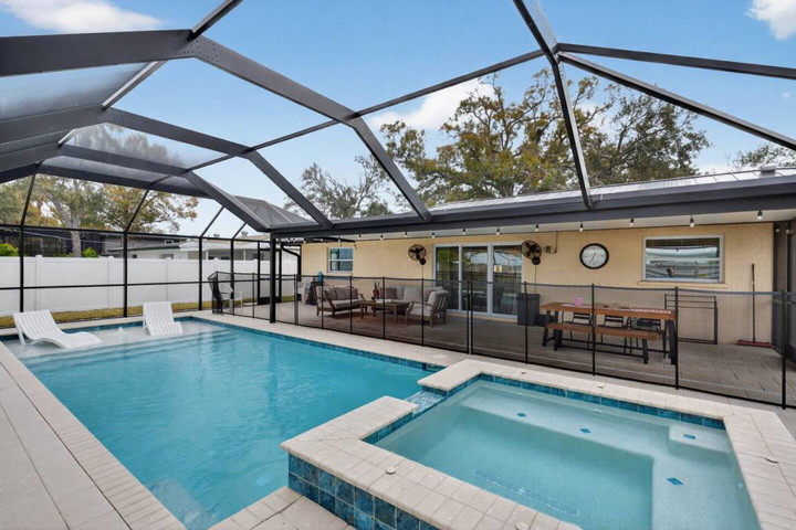 House ∙ 4 Bedrooms ∙ 10 Guests - Sarasota, FL