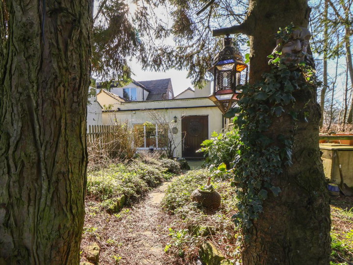 Cottage ∙ 2 Bedrooms ∙ 4 Guests - Macclesfield