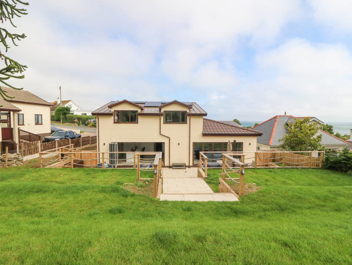 Cottage ∙ 5 Bedrooms ∙ 12 Guests - Moelfre