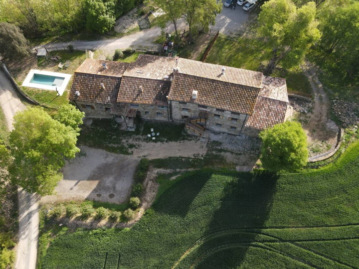250 M² House ∙ 5 Bedrooms ∙ 11 Guests - Besalú