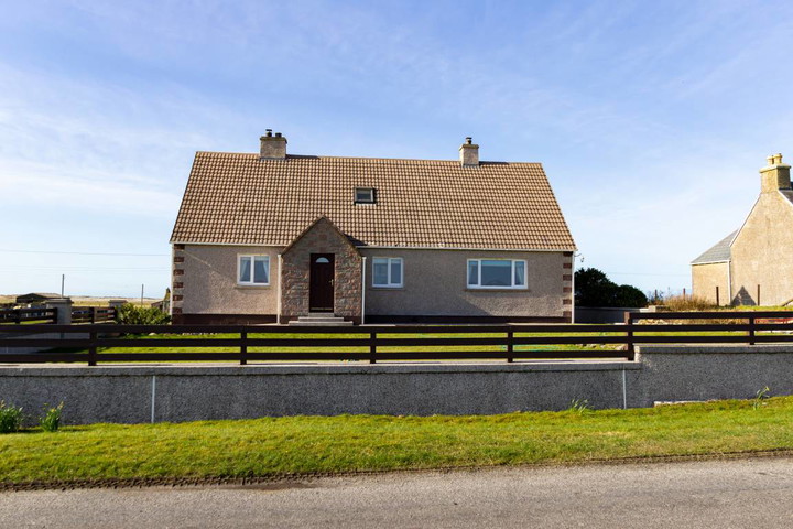 Cottage ∙ 5 Bedrooms ∙ 9 Guests - North Uist