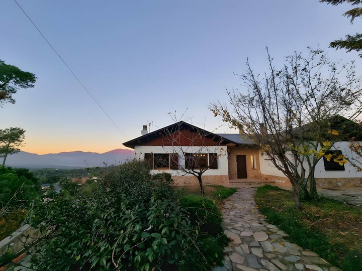 200 M² Chalet ∙ 5 Bedrooms ∙ 13 Guests - Mataró
