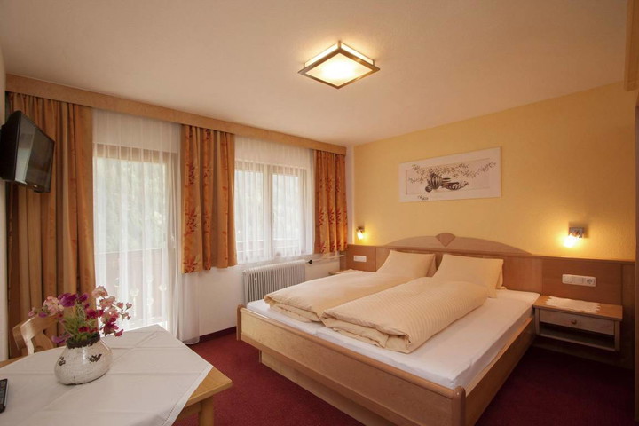 Hotel ∙ 2 Bedrooms ∙ 4 Guests - Samnaun