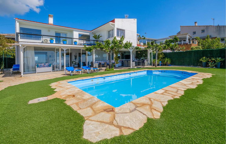 220 M² Maison De Vacances ∙ 3 Chambres ∙ 8 Personnes - Pineda de Mar
