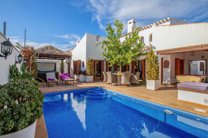 220 M² Villa ∙ 6 Bedrooms ∙ 10 Guests - Murcia