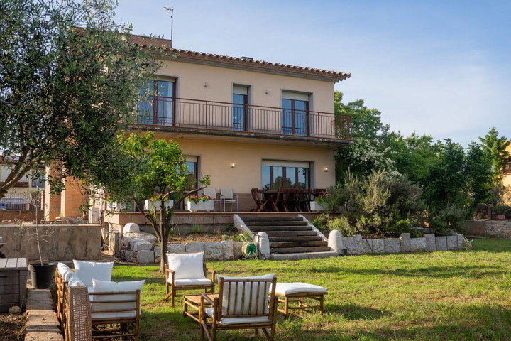 257 M² House ∙ 5 Bedrooms ∙ 13 Guests - Figueres