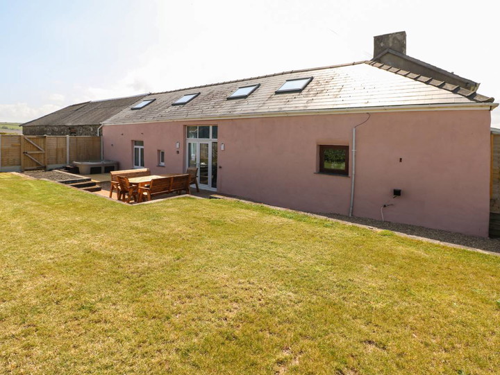 Cottage ∙ 4 Bedrooms ∙ 8 Guests - Fishguard