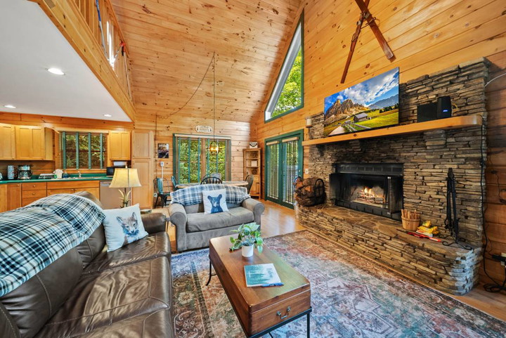 132 M² Cabin ∙ 2 Bedrooms ∙ 6 Guests - Banner Elk, NC