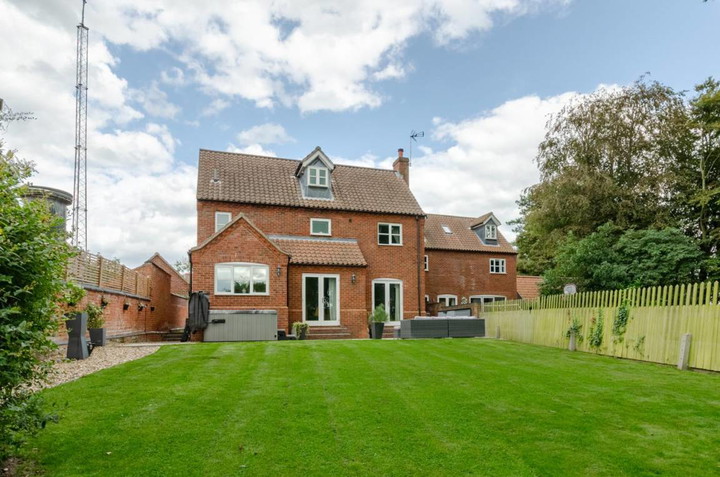 Cottage ∙ 9 Bedrooms ∙ 9 Guests - North Walsham