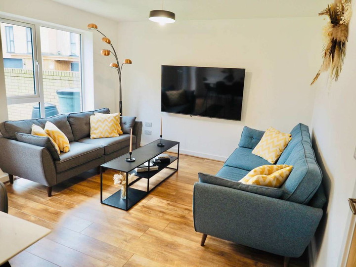 80 M² House ∙ 3 Bedrooms ∙ 6 Guests - Taunton
