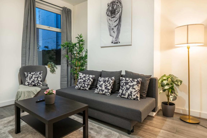 Apartment ∙ 4 Bedrooms ∙ 9 Guests - Barrow-in-Furness