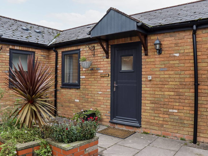 Cottage ∙ 2 Bedrooms ∙ 4 Guests - Barry