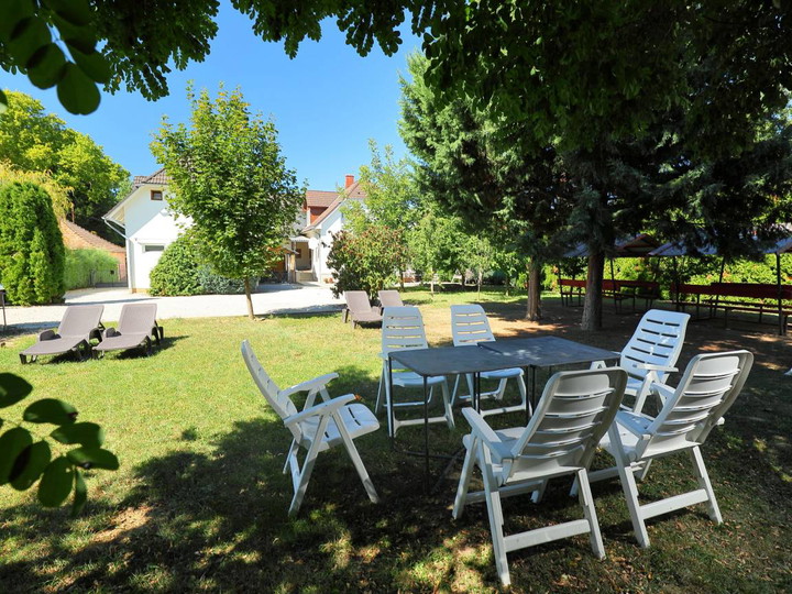200 M² Appartement ∙ 6 Chambres ∙ 15 Personnes - Balatonszemes