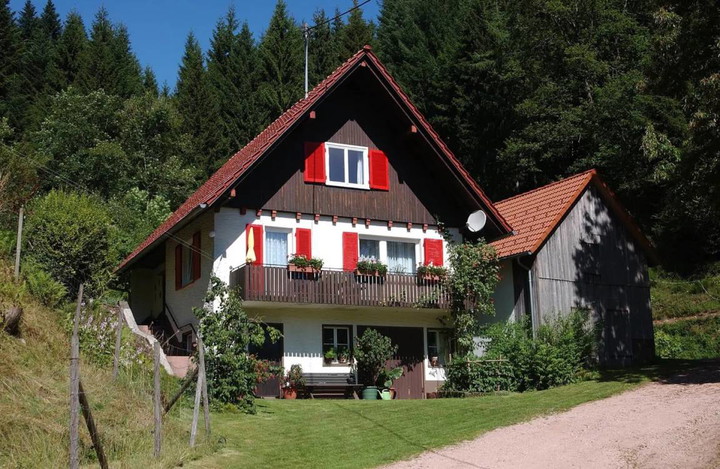 82 M² Ferienhaus ∙ 2 Schlafzimmer ∙ 4 Gäste - Alpirsbach