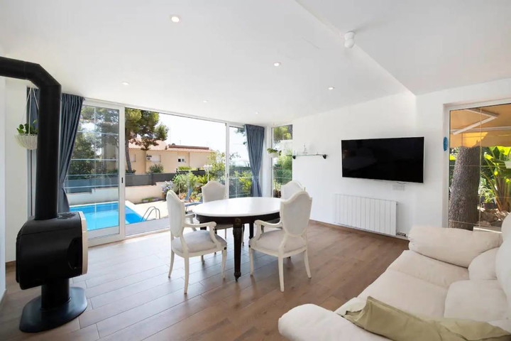 95 M² House ∙ 2 Bedrooms ∙ 6 Guests - Castelldefels