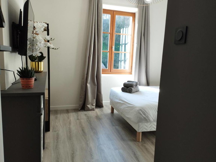 120 M² Appartement ∙ 5 Chambres ∙ 10 Personnes - Bourgoin-Jallieu