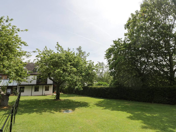 Cottage ∙ 3 Bedrooms ∙ 6 Guests - Coventry