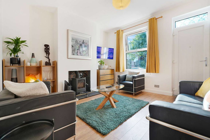 Apartment ∙ 3 Bedrooms ∙ 5 Guests - Barnsley