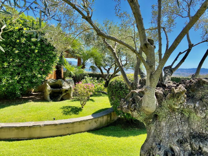 250 M² Villa ∙ 4 Habitaciones ∙ 8 Huéspedes - Olbia