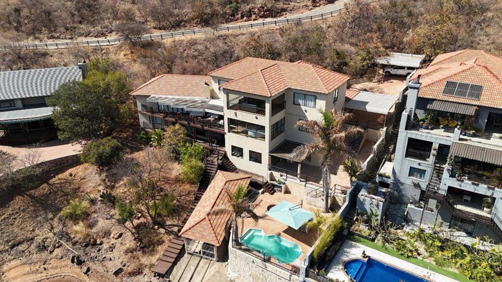 900 M² House ∙ 8 Bedrooms ∙ 16 Guests - 