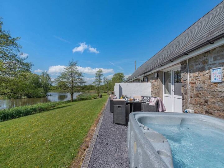 Cottage ∙ 2 Bedrooms ∙ 3 Guests - Llandeilo