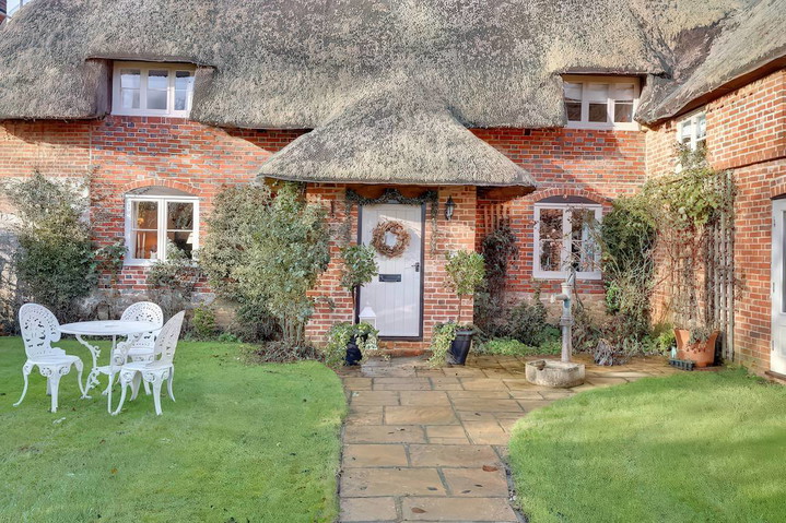 Cottage ∙ 5 Bedrooms ∙ 9 Guests - Swindon
