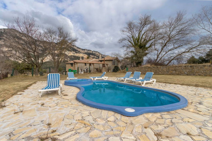 240 M² House ∙ 5 Bedrooms ∙ 13 Guests - Berga