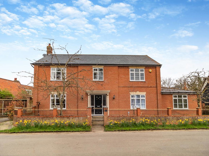 Cottage ∙ 6 Bedrooms ∙ 12 Guests - Ipswich