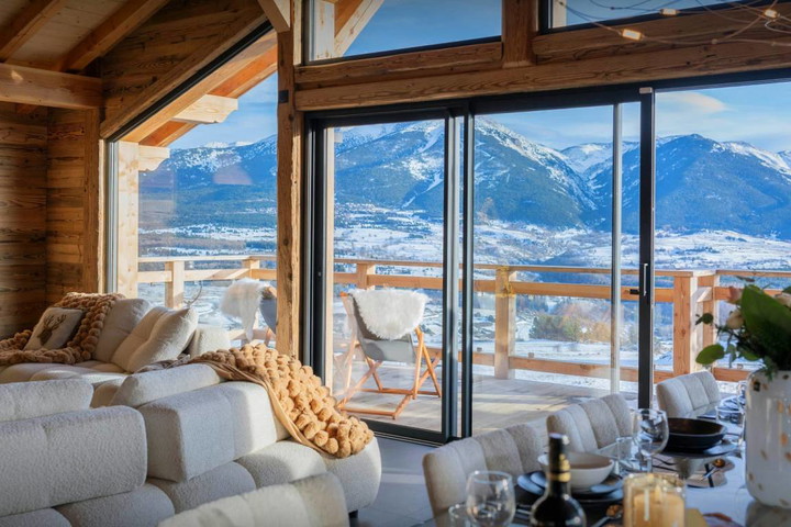 156 M² Chalet ∙ 4 Bedrooms ∙ 10 Guests - Pyrenees