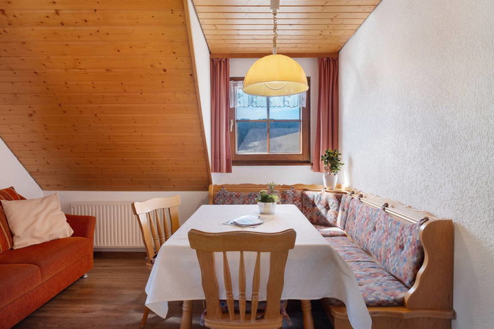 48 M² Ferienwohnung ∙ 2 Schlafzimmer ∙ 5 Gäste - Titisee-Neustadt