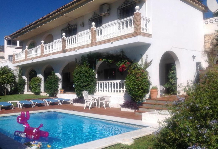 220 M² Villa ∙ 5 Bedrooms ∙ 10 Guests - Benalmádena