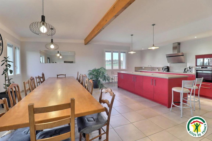 180 M² Gîte ∙ 5 Chambres ∙ 14 Personnes - Valence