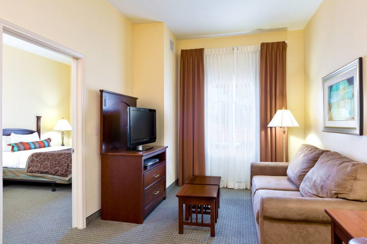 Condo ∙ 2 Bedrooms ∙ 5 Guests - McAllen