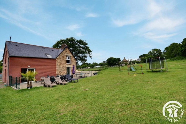 88 M² Gîte ∙ 3 Chambres ∙ 11 Personnes - Dol-de-Bretagne