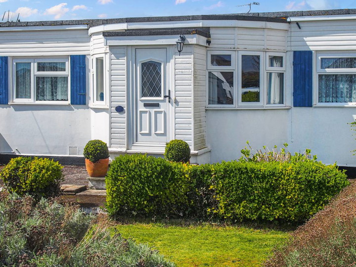 Cottage ∙ 3 Bedrooms ∙ 6 Guests - Selsey