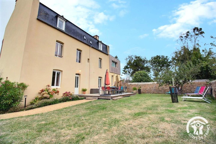 180 M² Gîte ∙ 8 Bedrooms ∙ 15 Guests - Trégastel