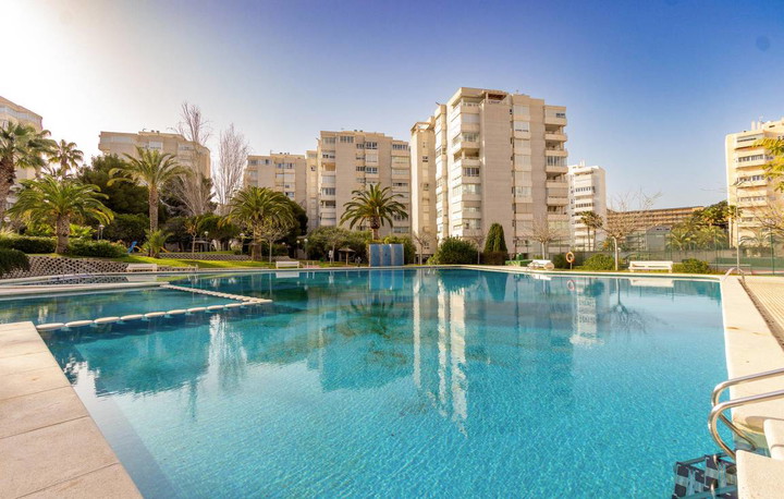 100 M² Apartamento ∙ 3 Habitaciones ∙ 6 Huéspedes - Alicante