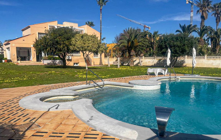 366 M² Ferienhaus ∙ 4 Schlafzimmer ∙ 10 Gäste - Roquetas de Mar
