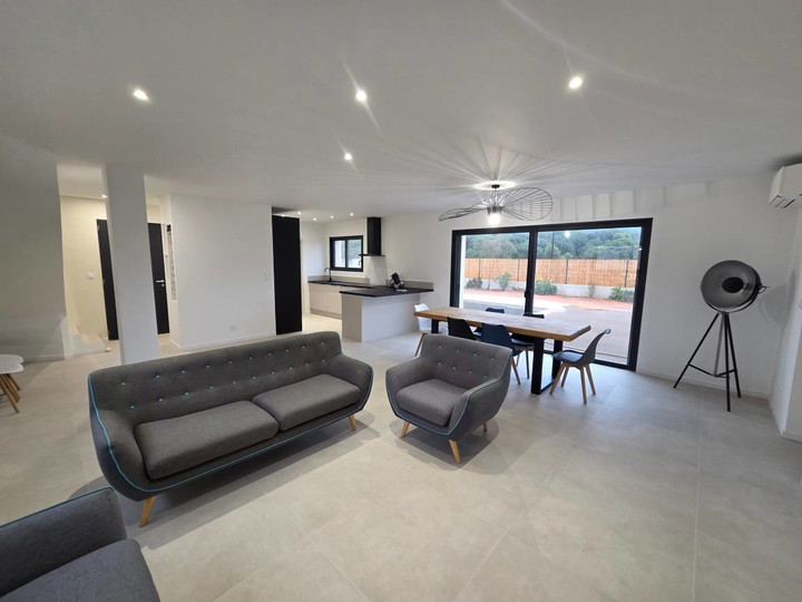 125 M² Maison De Vacances ∙ 4 Chambres ∙ 9 Personnes - Juvignac