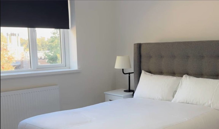107 M² Private Room ∙ 4 Bedrooms ∙ 2 Guests - Wiltshire