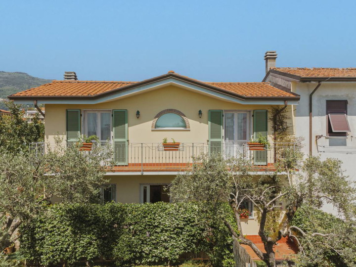 75 M² Ferienhaus ∙ 2 Schlafzimmer ∙ 4 Gäste - Marina di Massa