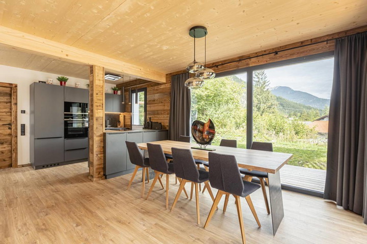130 M² Chalet ∙ 4 Bedrooms ∙ 8 Guests - Lermoos