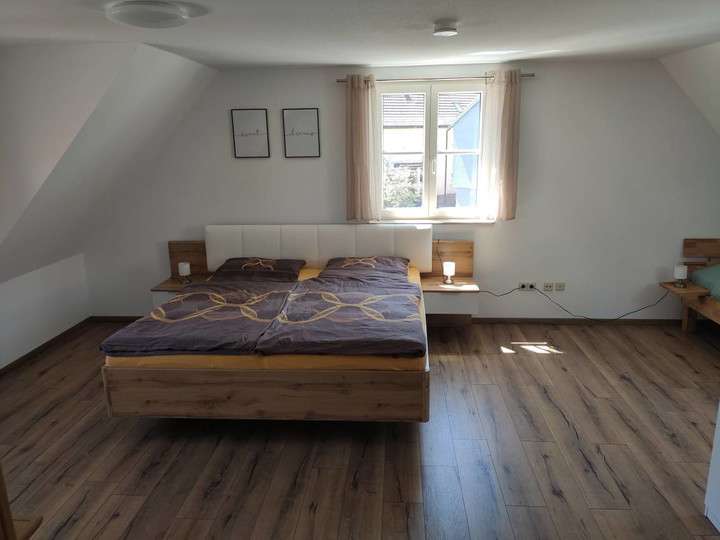 105 M² Ferienwohnung ∙ 2 Schlafzimmer ∙ 5 Gäste - Uhingen