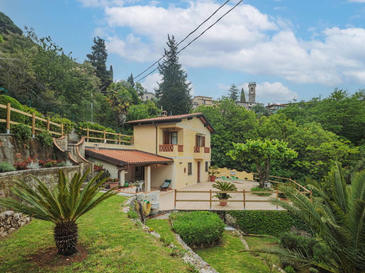 80 M² House ∙ 2 Bedrooms ∙ 4 Guests - Camaiore