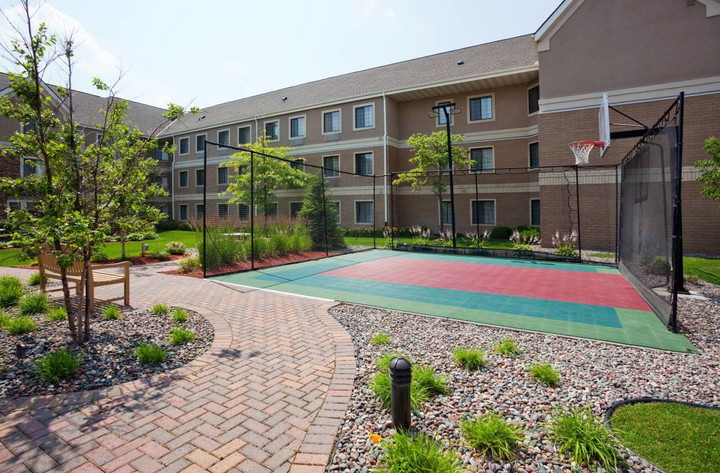 Condo ∙ 1 Bedroom ∙ 4 Guests - Maple Grove, MN