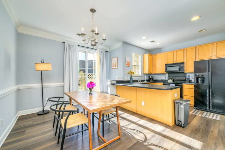 Apartment ∙ 2 Bedrooms ∙ 4 Guests - Davidson, NC