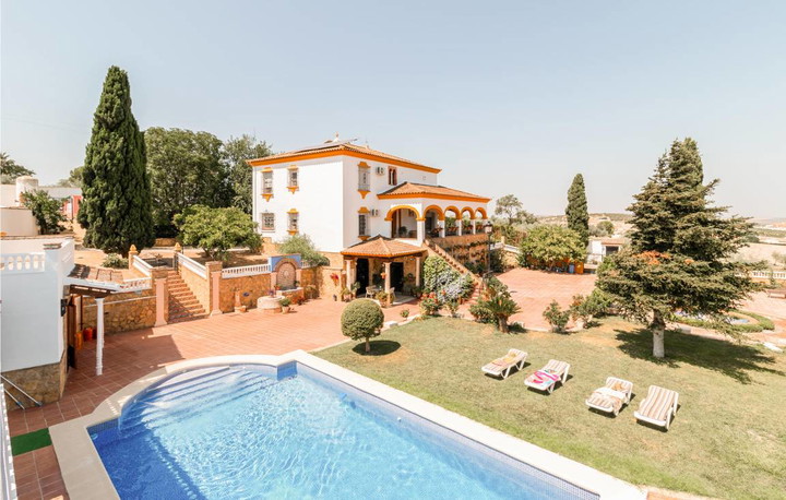 300 M² Casa ∙ 5 Habitaciones ∙ 10 Huéspedes - Montilla