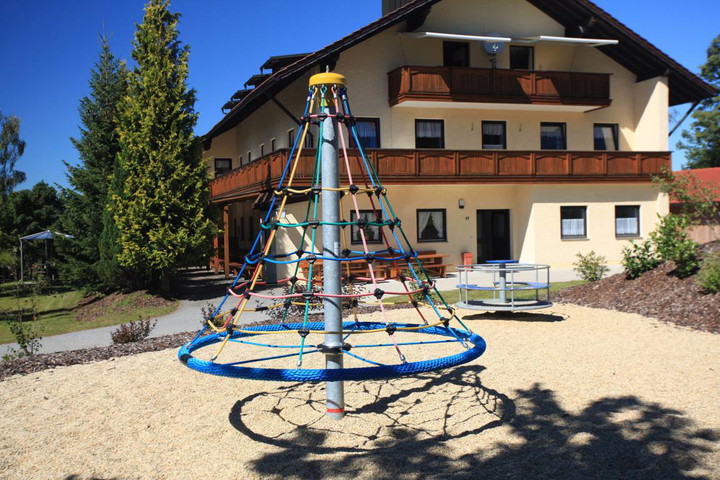 750 M² Ferienhaus ∙ 16 Schlafzimmer ∙ 60 Gäste - Bayern