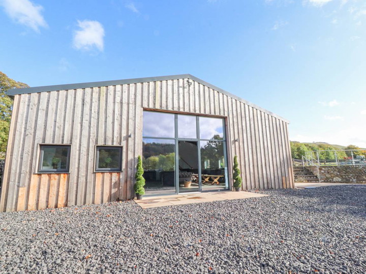 Cottage ∙ 8 Bedrooms ∙ 15 Guests - Settle